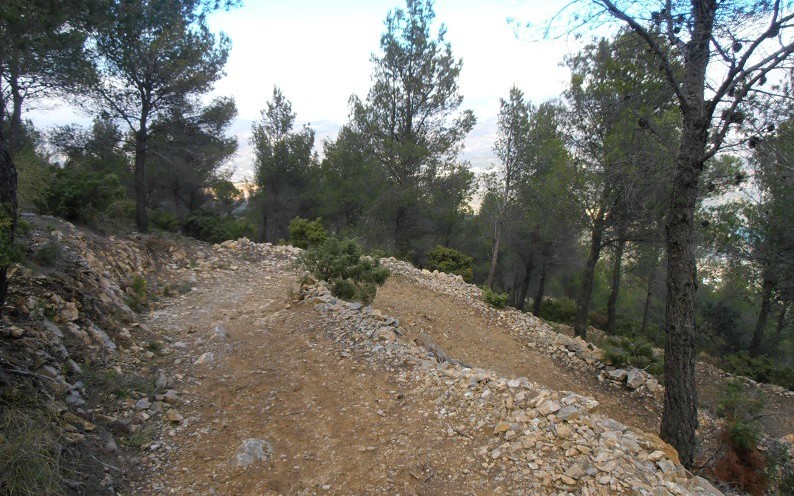 Lecrin Valley - Hiking up to the Cross in Pinos del Valle -Piccavey
